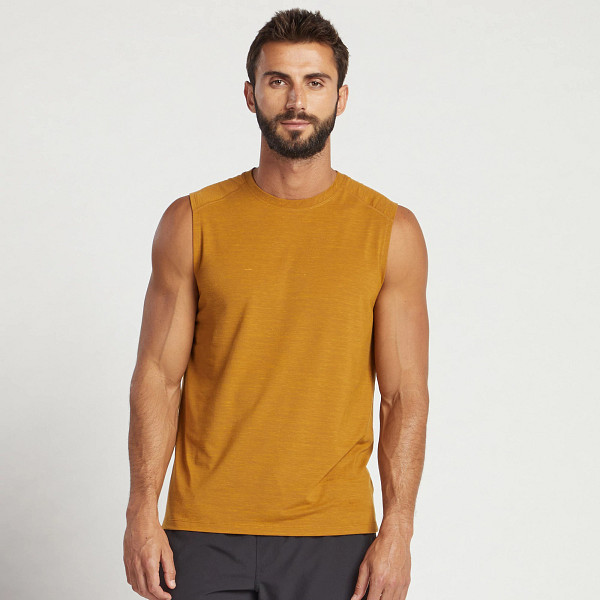 Running Gear & Clothing For Men - Road Runner Sports